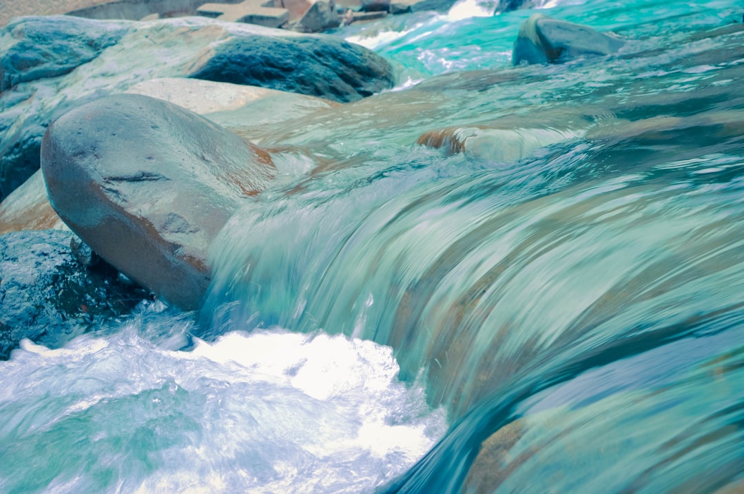 Comment faire sécher un mur après fuite d'eau et moisissure: guide 2025